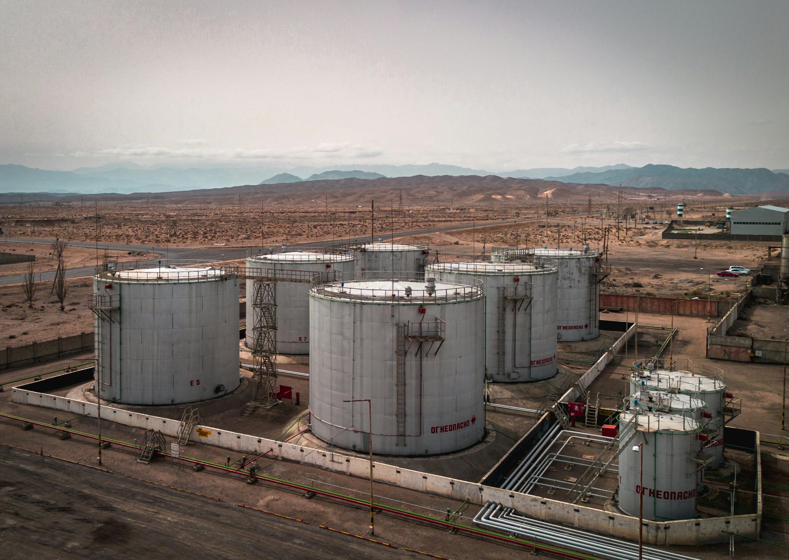 The Hormuz Pipeline Alternative: How Saudi Arabia and UAE Can Bypass ...